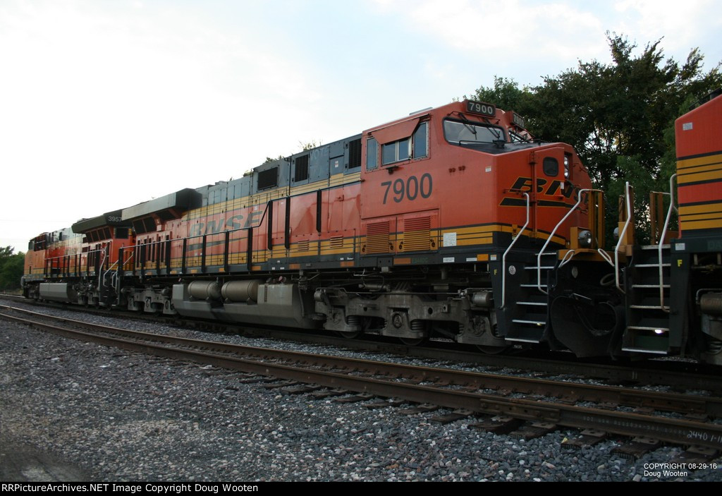 BNSF 7900